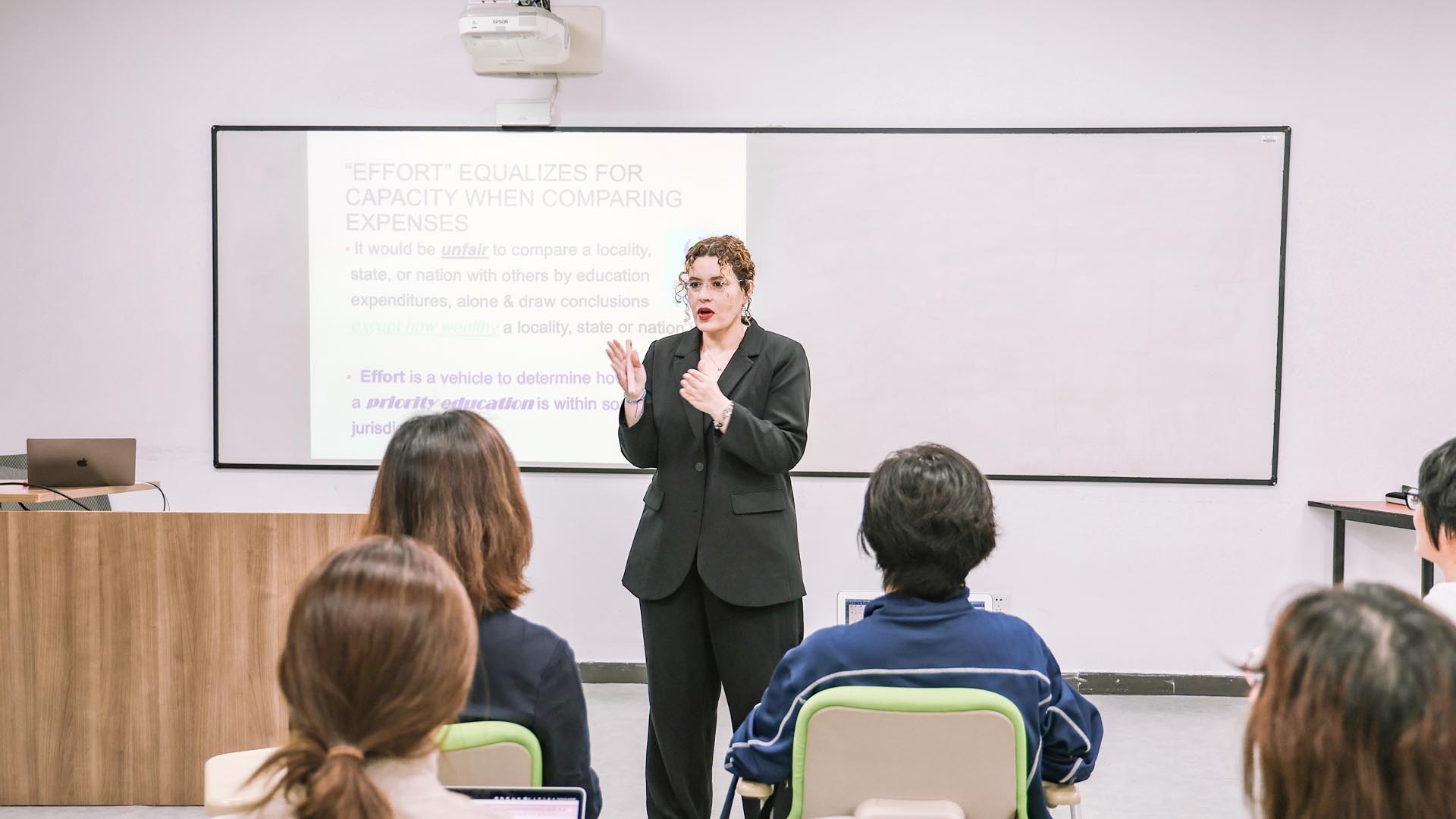 Midya Yousefi, Ph.D. | 教育学院 - 温州肯恩大学